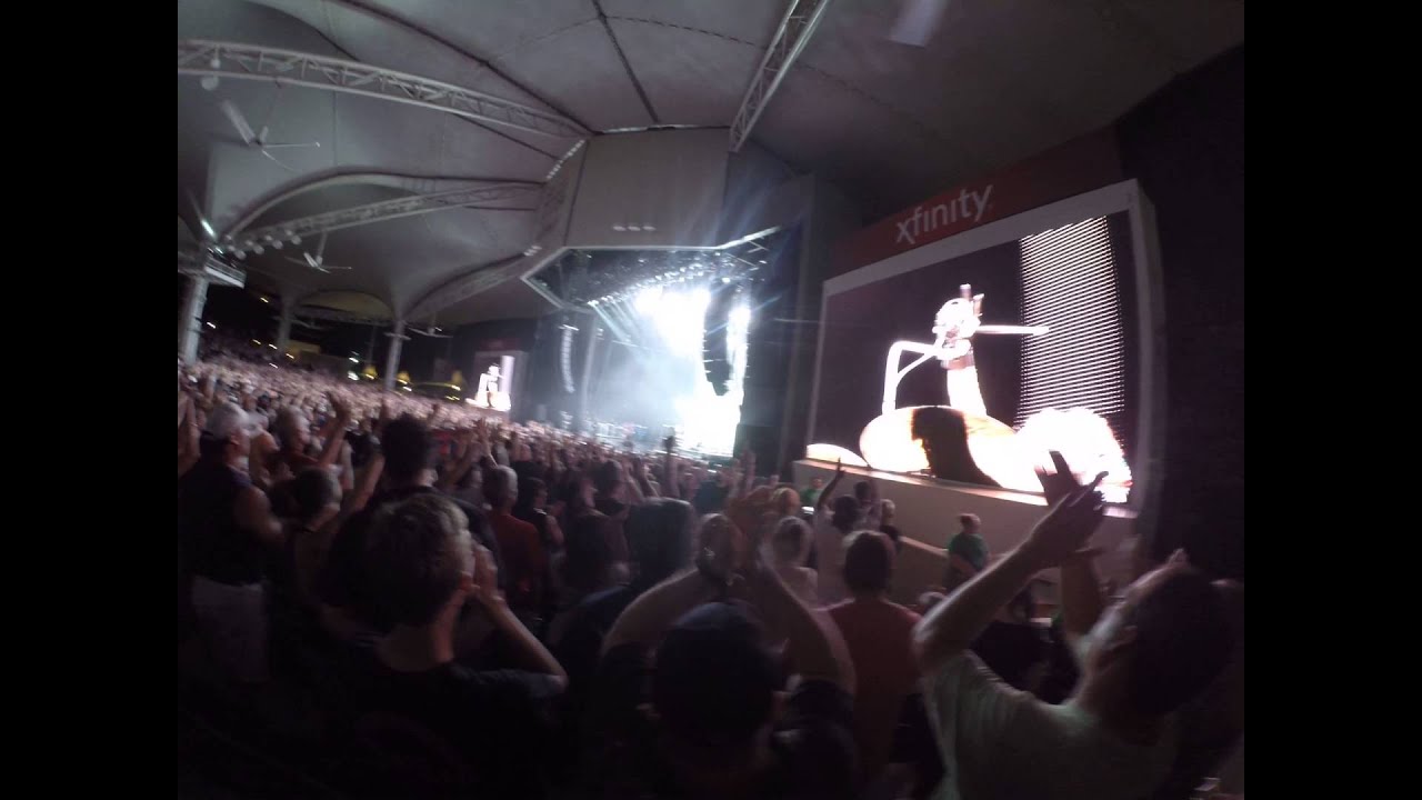 One arm drummer solo - YouTube