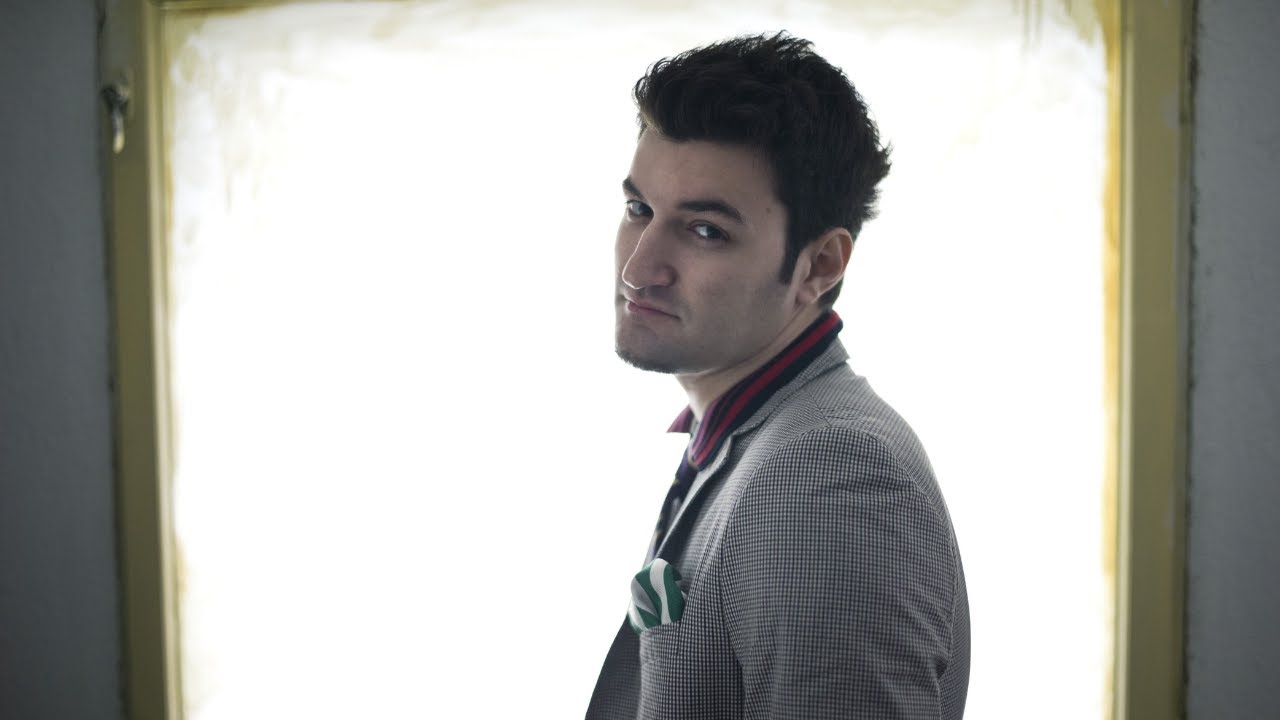 Smiley feat. Cheloo - Plec pe Marte | Versuri Oficiale - YouTube