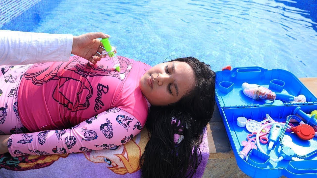 Shfa is swimming in the swimming pool! new stories for kids - YouTube