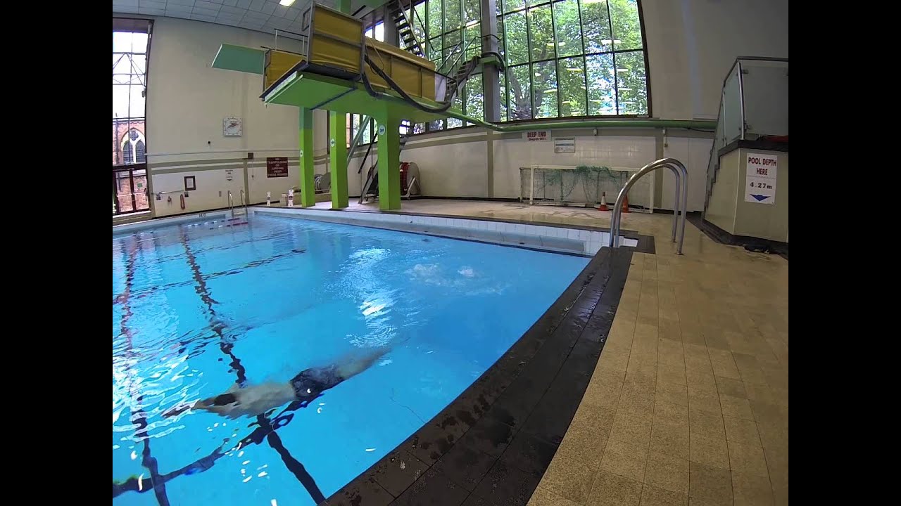 Kneeling dive - YouTube