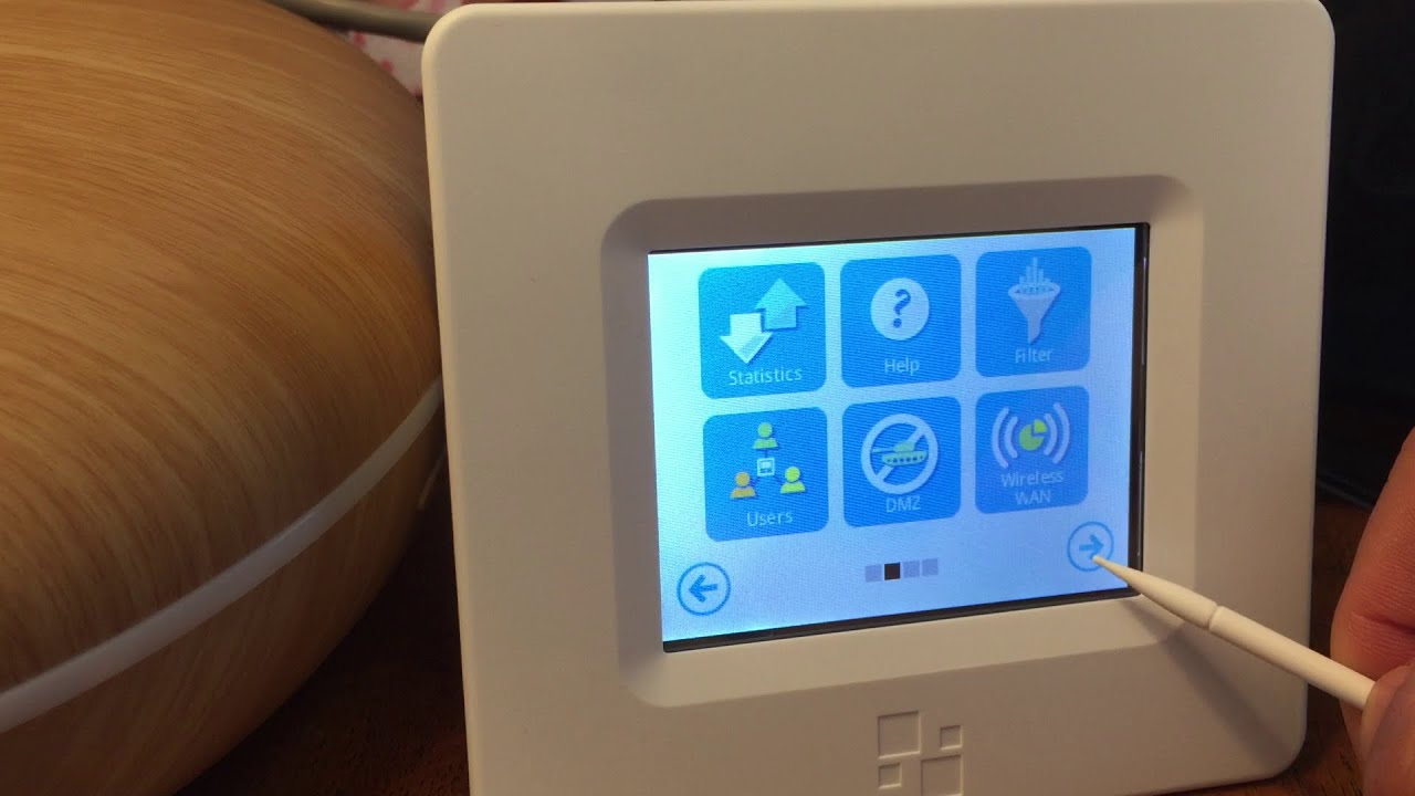 TWO IN ONE - HomeScreen AC750 Dual Band AC Touchscreen Router & Range ...