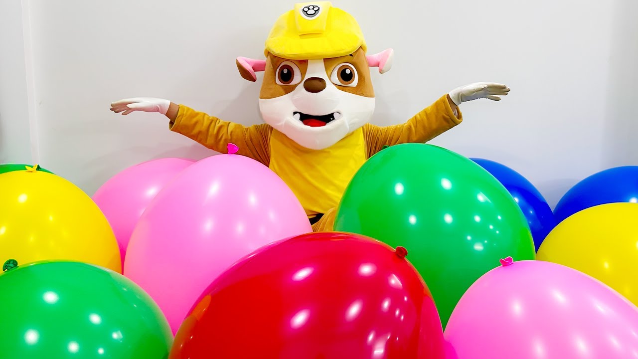 Rubble Popping Giant Color Balloons ! Paw Patrol Action In Real Life ...