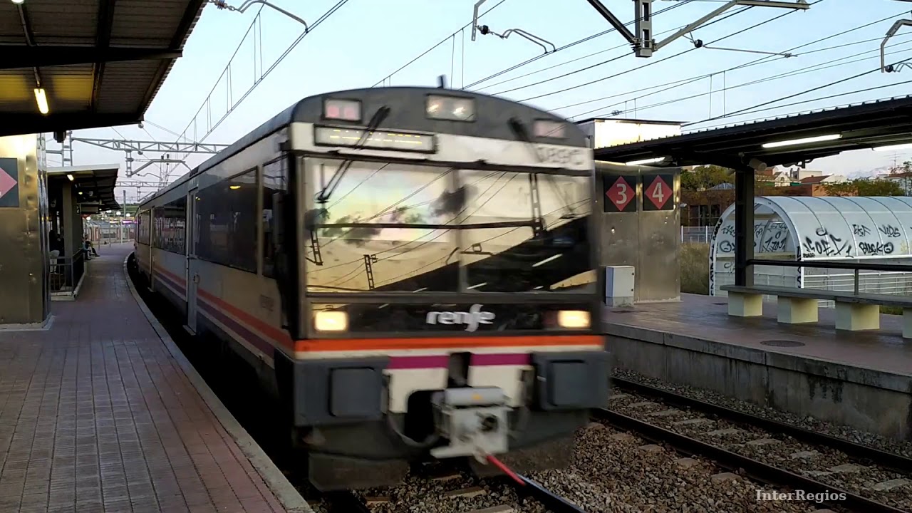 Renfe Regional Exprés Serie 470 Destino Lleida Pirineus En Vilanova I ...