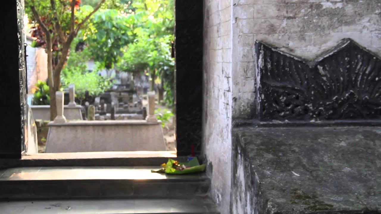 The Legend of Watu Gilang - YouTube
