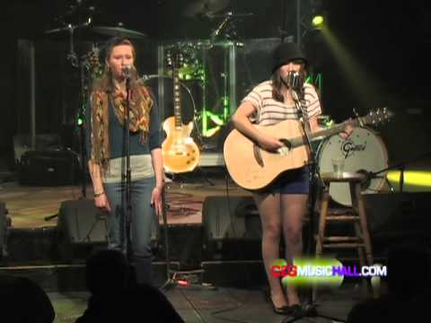 Ivory West & Grace Minnick / Kiss Me / C2G Music Hall - YouTube