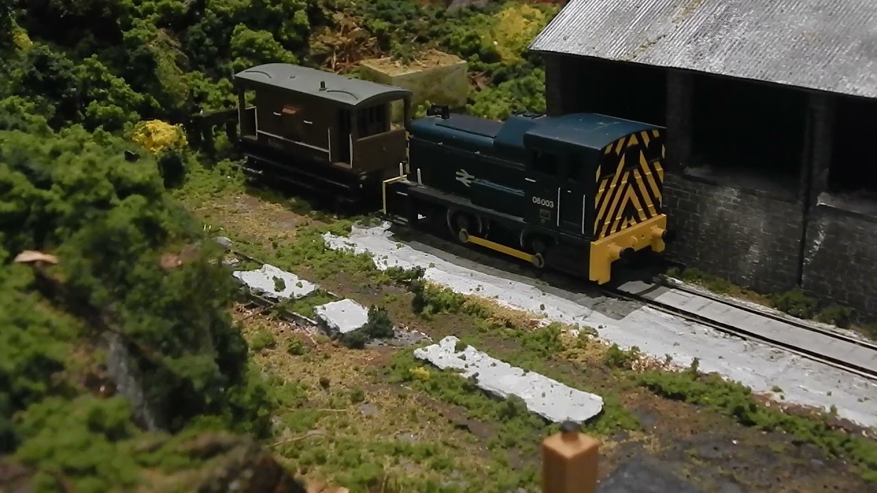[00 gauge Model Railway] Running session-December 2021 - YouTube