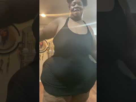 Plus-size Queen come shake off the weight with me Mshollywoodtexas stretching exercises 💪😄😊👑 !!