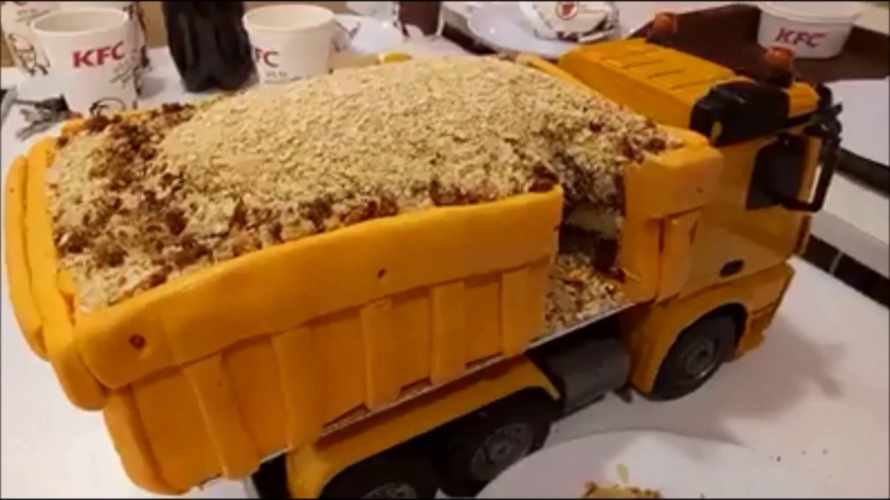 RC double e lorry cake in da house drc toys - YouTube