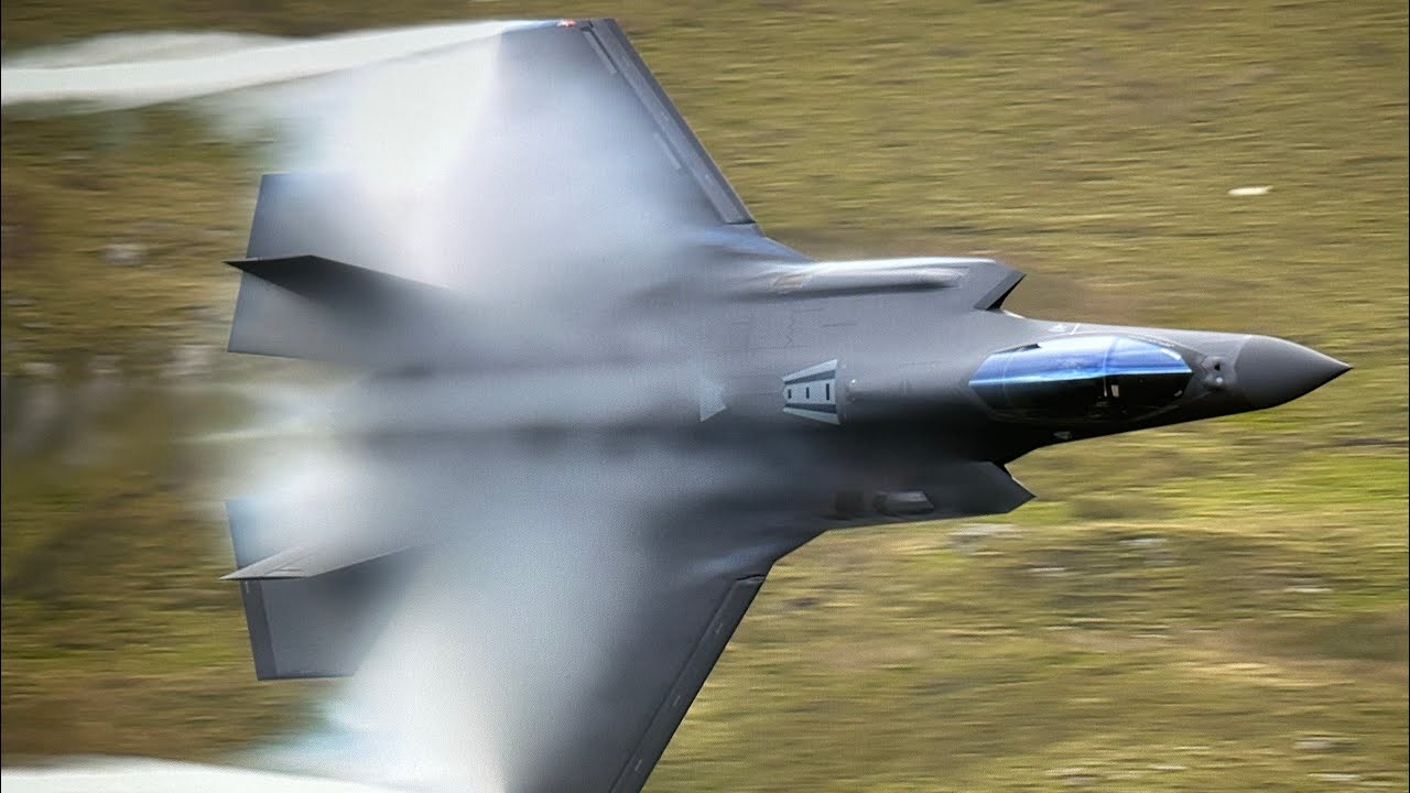 MACH LOOP: 🇺🇸 4 SHIP USAF F-35, AT LFA7 (EPIC PASSES!) - YouTube