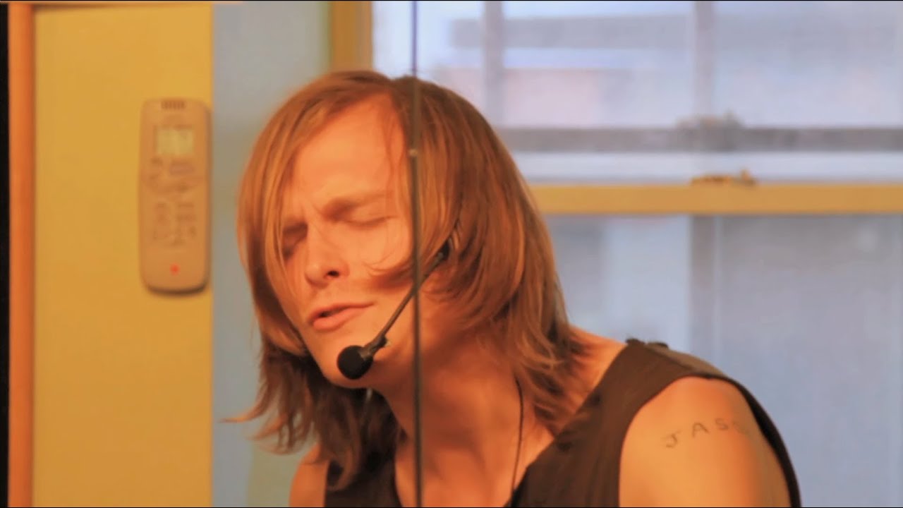 Andy Boay Live @ CKUT Montreal 2013 - YouTube