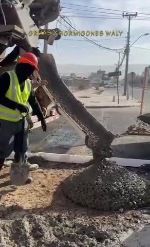 DESCARGA BANDEJON CENTRAL RENATO ROCCA @andradefims #mixer #hormigón # ...