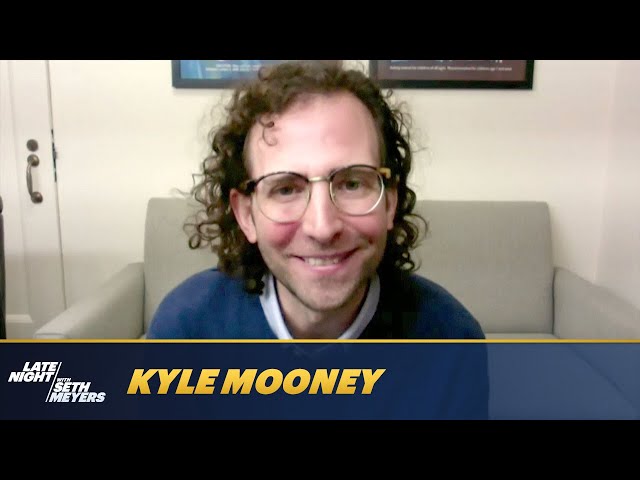 Kyle Mooney Fumando