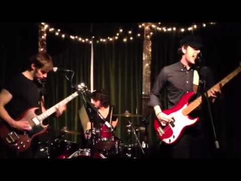 NEW CUT GANG/ run away@ the Vic - YouTube