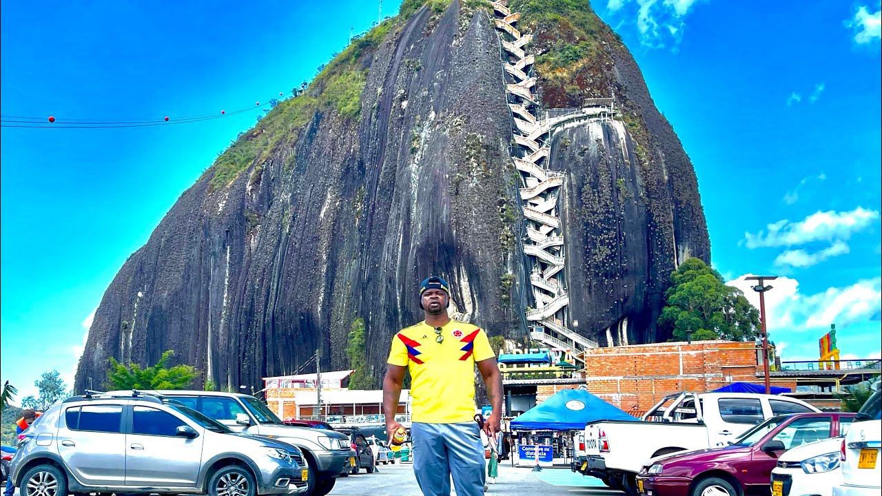 Hiking a BIG rock in Guatapé Colombia | El Peñol | 740 total steps ...