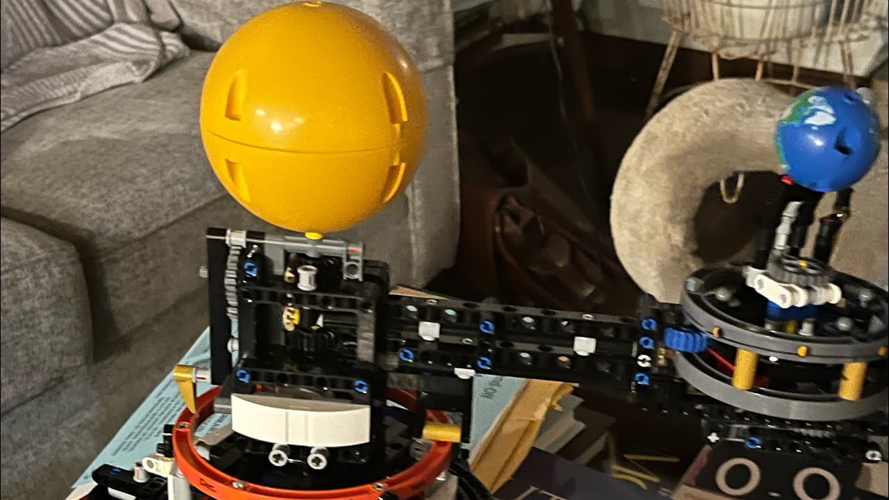 Happy eclipse! building the eclipse Lego set diorama - YouTube