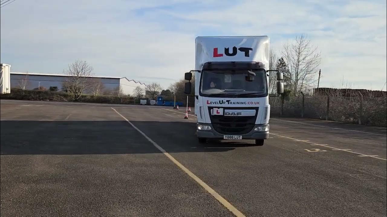 DVSA 3a Cat C reversing manoeuvre, perfectly executed by student Lauren ...
