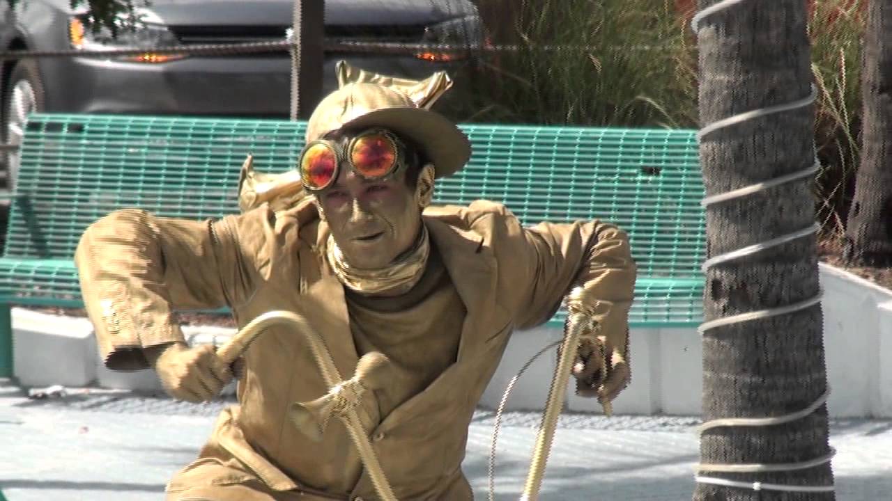 Fort Myers Beach Gold Guy. - YouTube