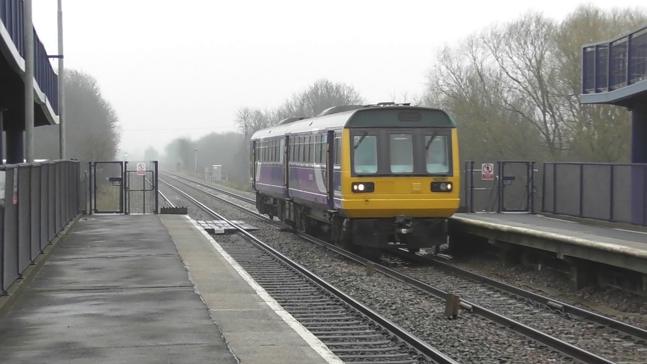 Thorne South Station 10/9/18 - YouTube