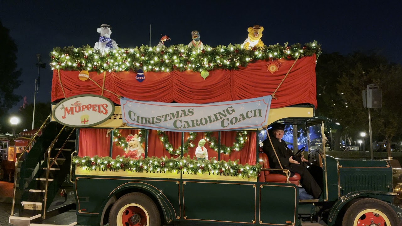 The Muppets Christmas Caroling Coach FULL SHOW from Disneyland's ...