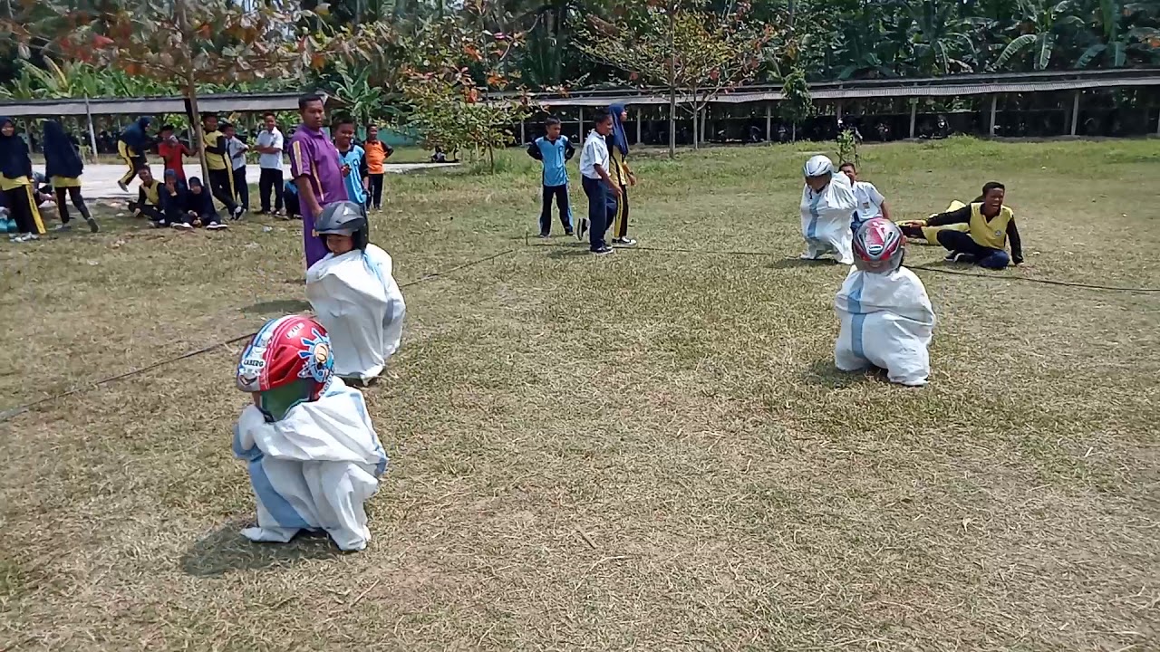 "Balap Karung" - YouTube