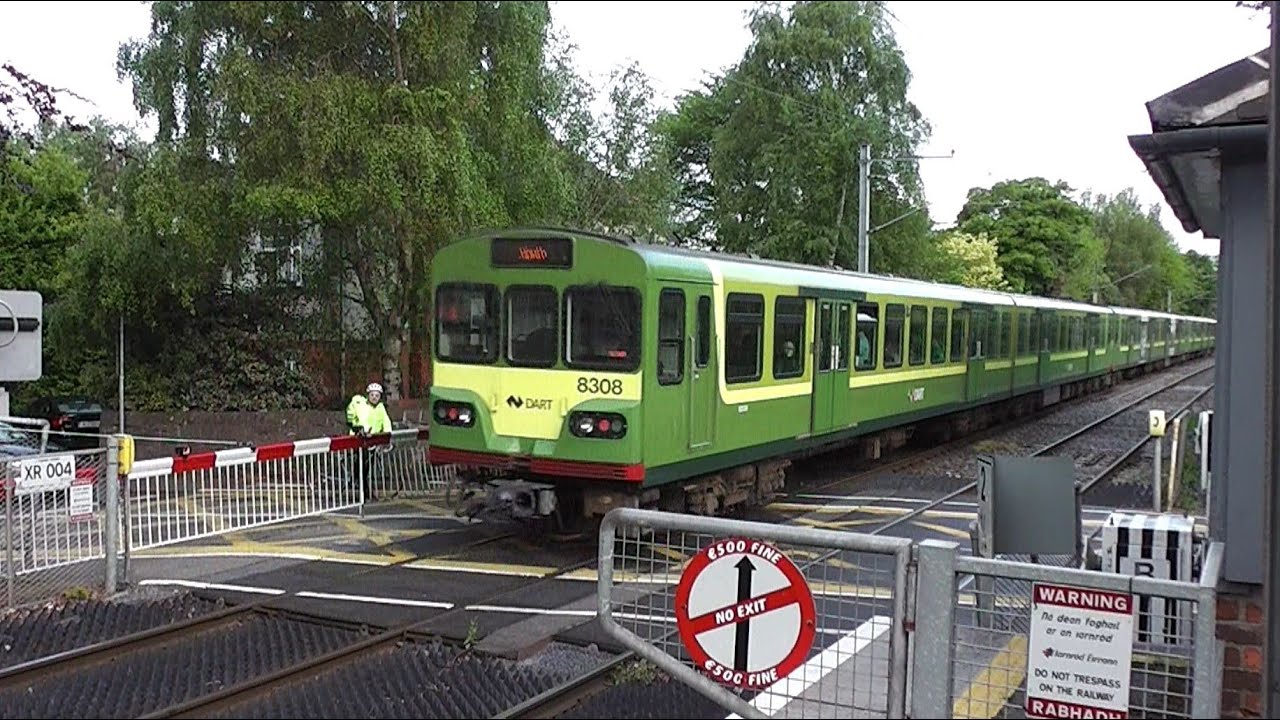 Railway Crossing - Sydney Parade, Dublin - 2 x IE 8300 Class Dart ...