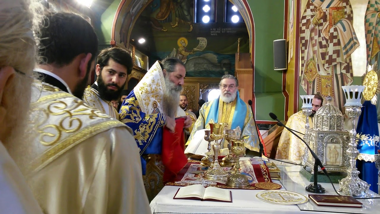 Η Αγία Κοινωνία από τους Αρχιερείς στόν ΙΝ Αγίων Αναργύρων στην Νέα ...