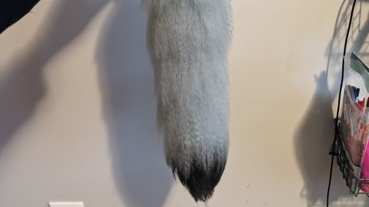 How to Make a Tail Out of Yarn (re-upload) - YouTube