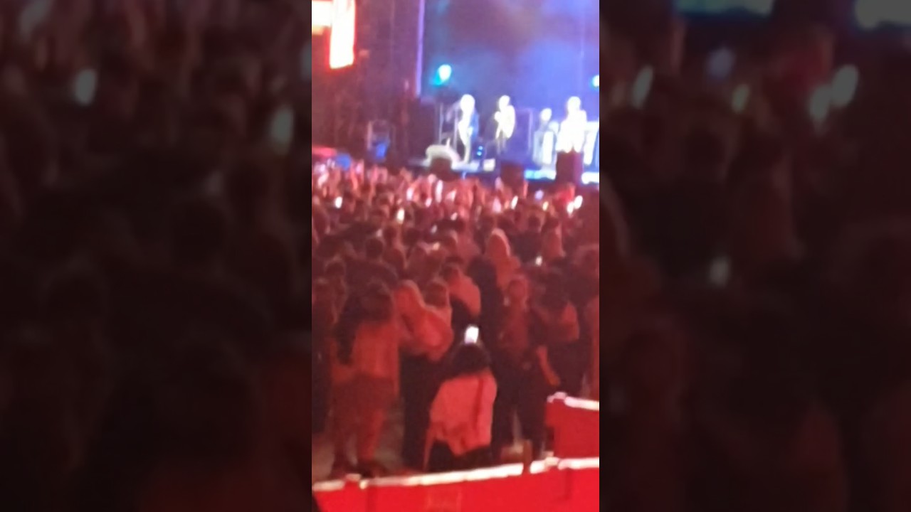 I found some GREEN DAY clips from when I went to see them at the engie ...