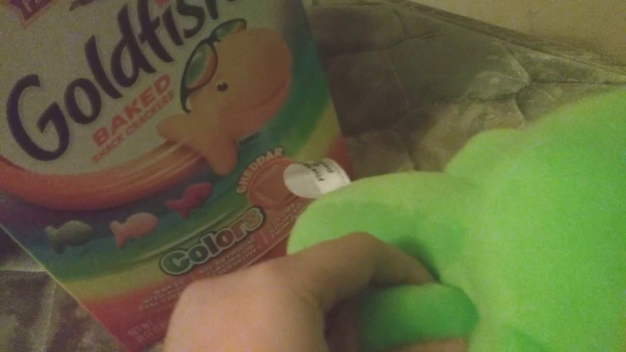 Green blacklight foxy X Funtime foxy episode 1 - YouTube