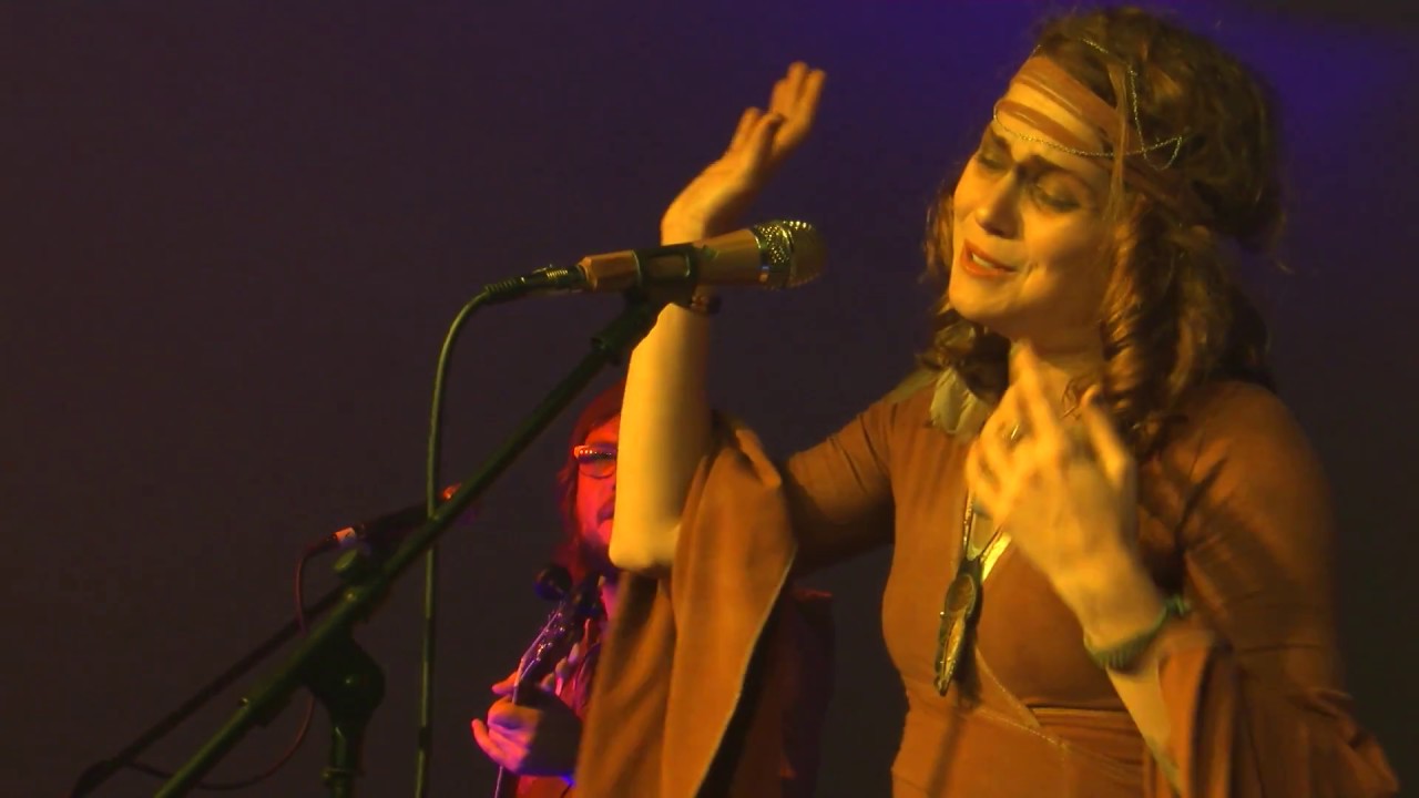 Hayley Jane and the Primates, Live in concert - YouTube