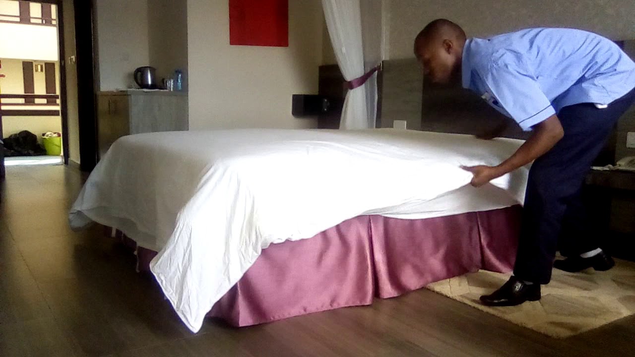 Making up a bed - YouTube