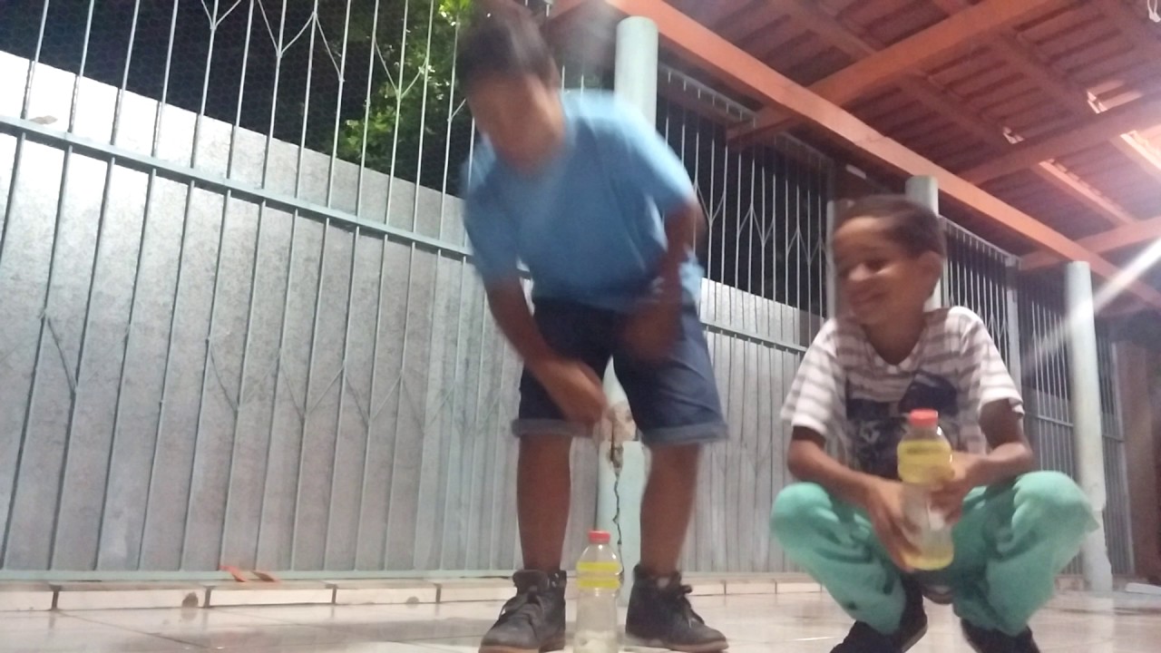 Desafio da garrafa(Water Bottle Flip) - YouTube