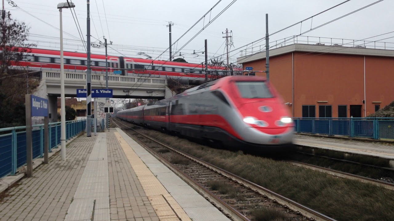 Frecciarossa ETR 1000 e ETR 500 - YouTube