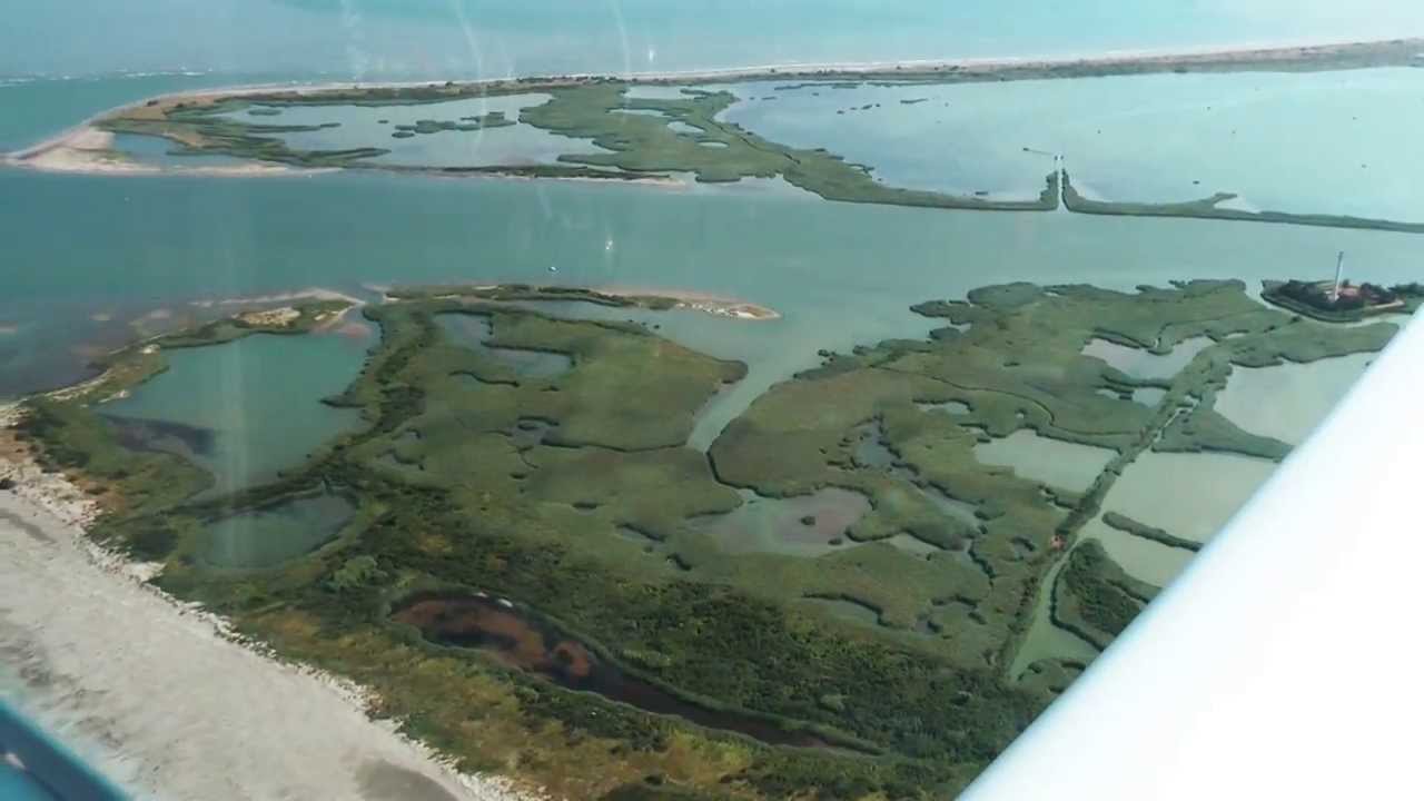 Volo intorno alla foce del Po - YouTube