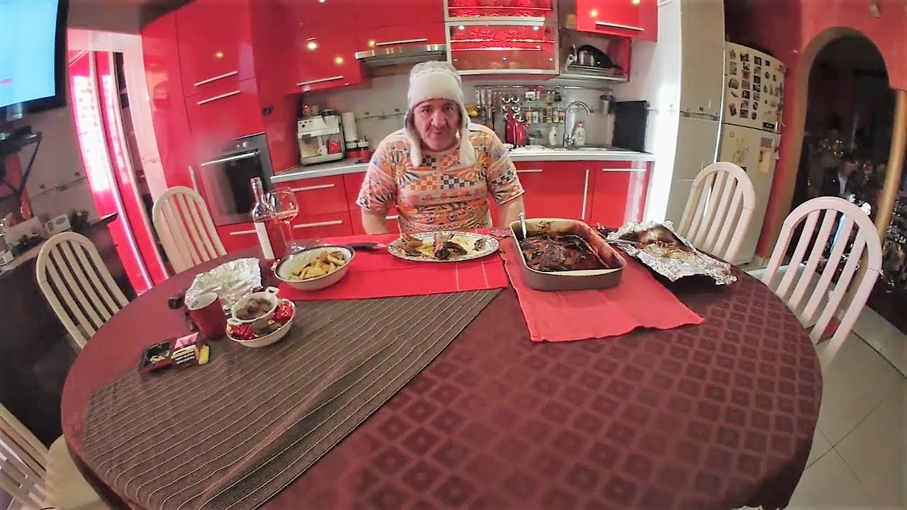 PARTEA DOI CHELNERITA CU TUPEU DE LA RESTAURANTUL REGAL - YouTube