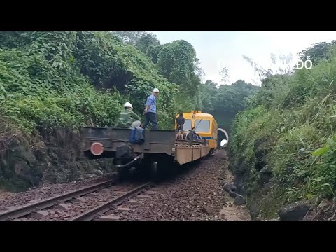 The second shortest freight train in the World - YouTube
