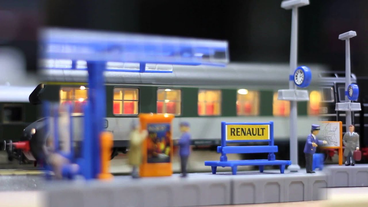 Roco DB class 10 002 Steam locomotive puff demo - YouTube