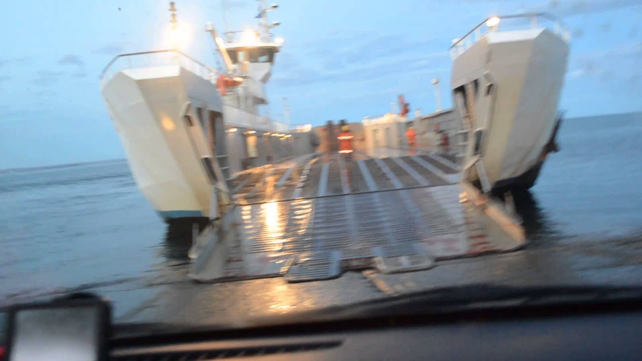 Abordando la Barcaza - Estrecho de Magallanes - YouTube