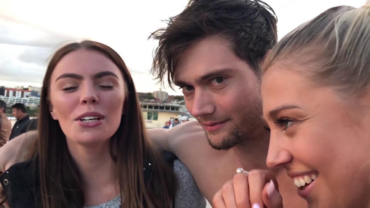 Connor Murphy Meets Australian Girls - YouTube