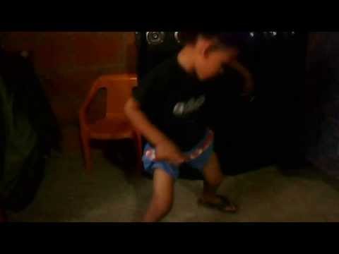 NIÑO DE 4 AÑOS  BAILANDO FACTORIA (JHOZTHIM SLEYD)