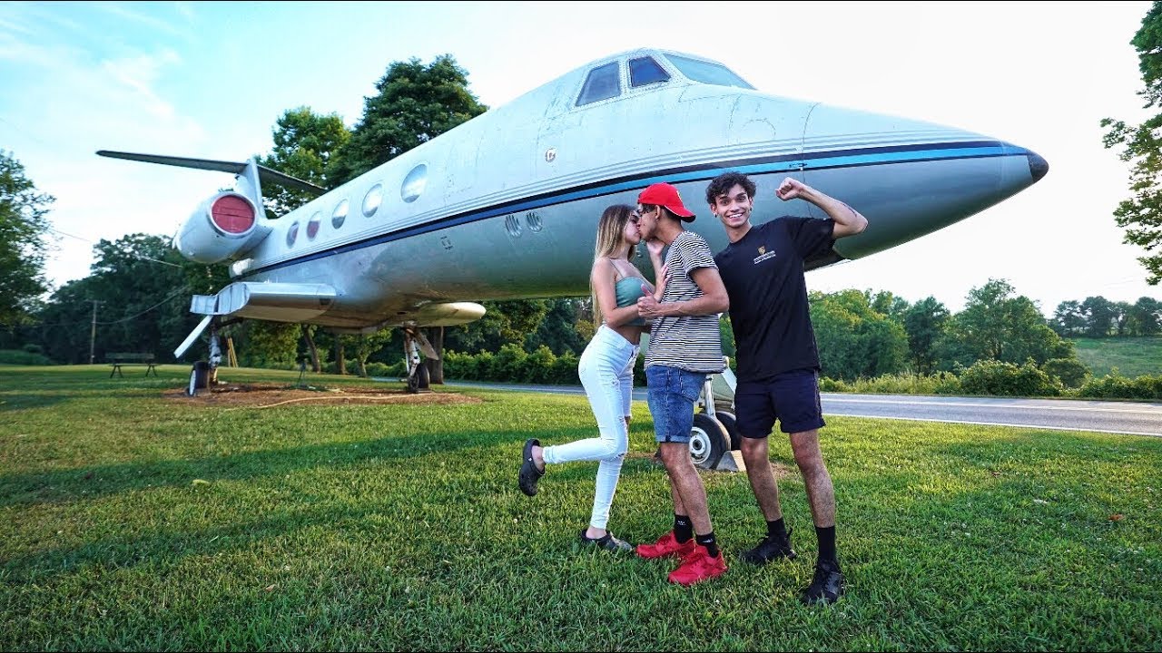 I BOUGHT MY GIRLFRIEND A PLANE! - YouTube