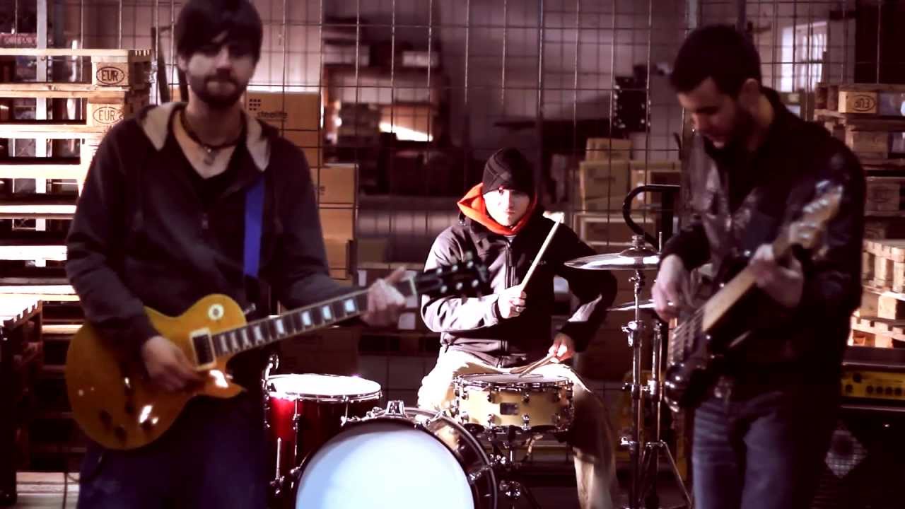 GoGs - Mr. Goody Two Shoes [Official video] - YouTube