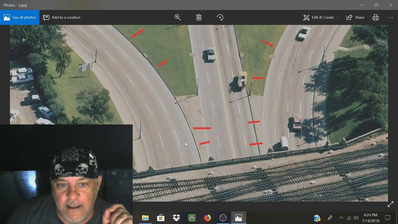 Yellow curb markers (JFK) - YouTube