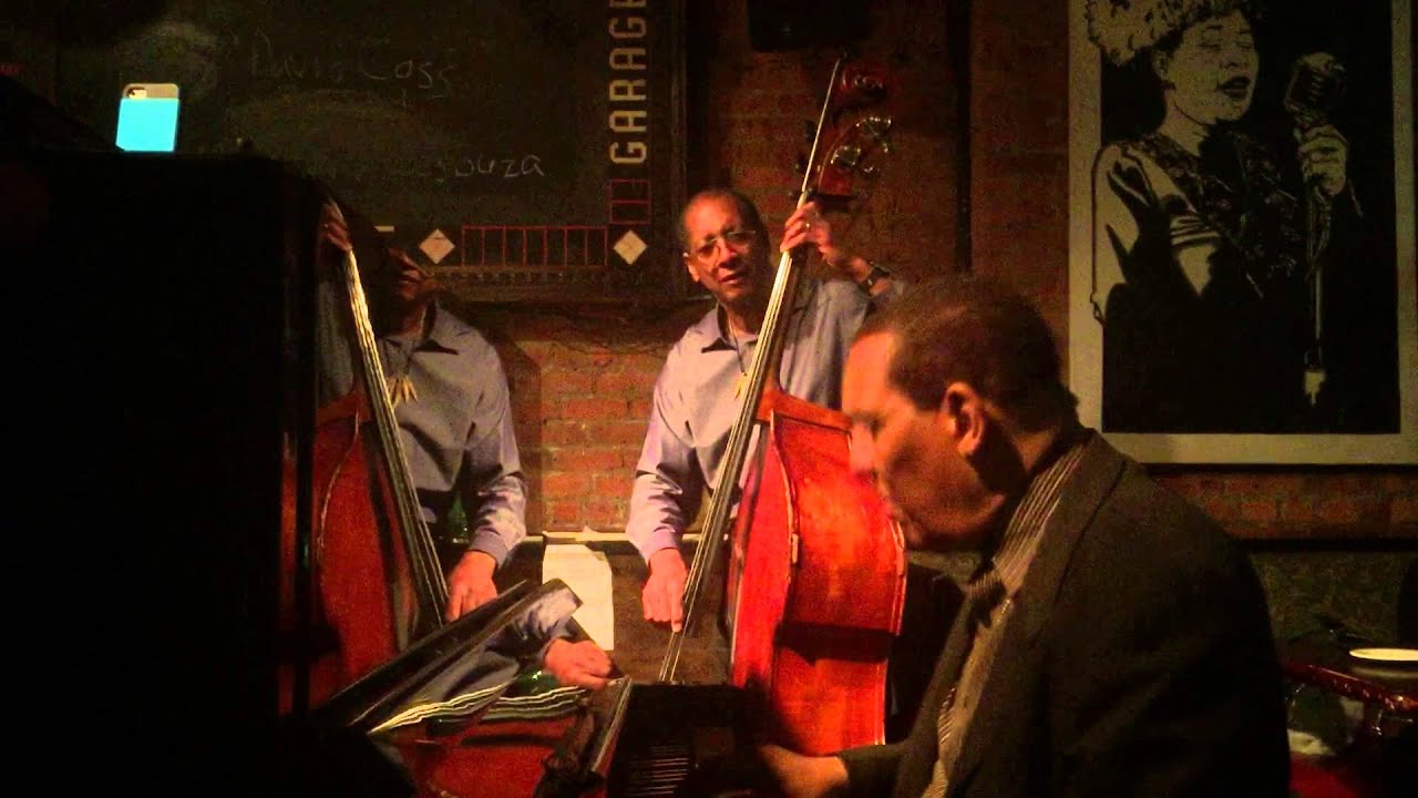 Danny Mixon Trio - Danny Mixon SOLO - YouTube