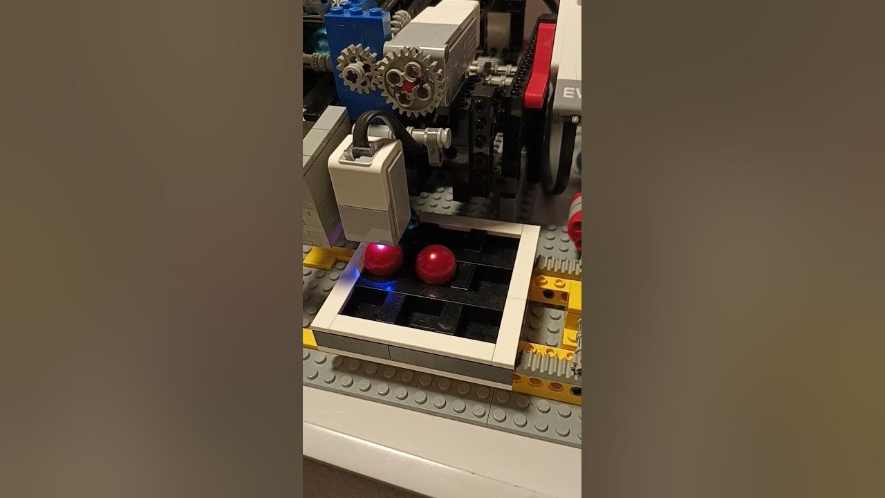 Tic-Tac-Toe / Noughts and Crosses Lego Mindstorms EV3 robot using ...