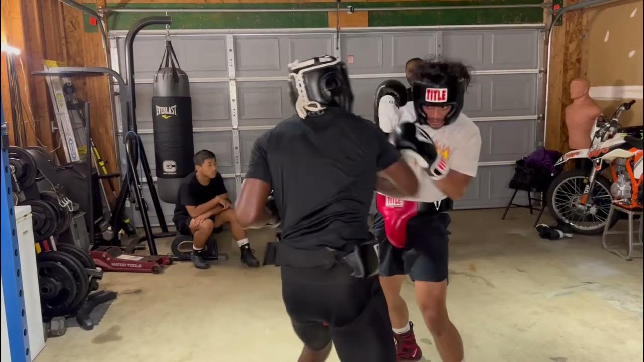 Arkei and Gio sparring session original rd 2 - YouTube