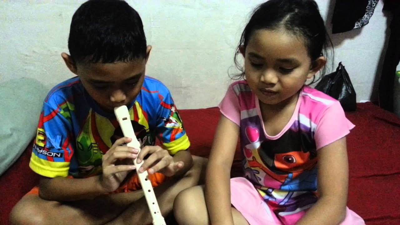 Hanie and isa singing pt 2 - YouTube