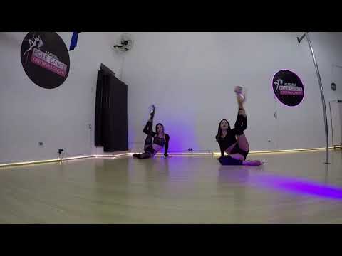 Floorwork, Strip Plastic Cristina Longhi & Cleo Meneses