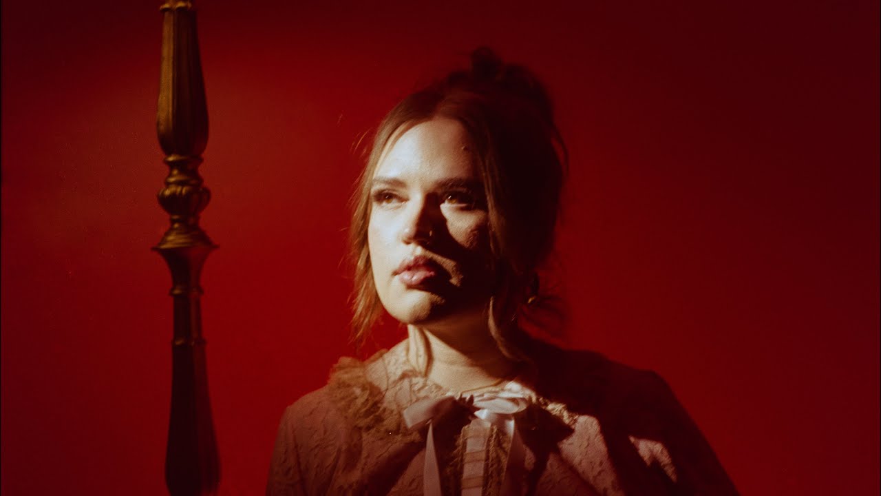 Frankie Leonie - Blue Moon (Visualizer) - YouTube