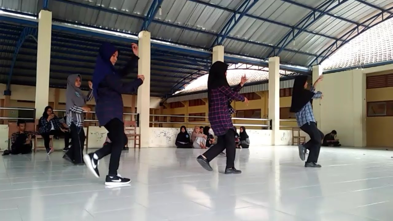TARI TOBELO / SENAM TOBELO SMKN 1 KEBUMEN - YouTube